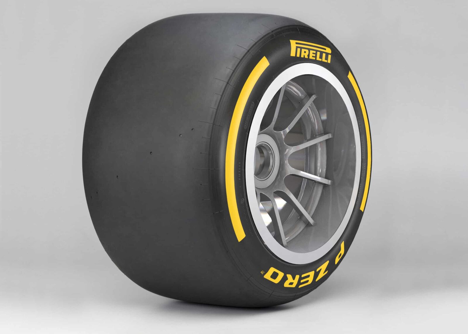 2023 F1 testing — tyre compounds and Pirelli's black-walled prototype ...