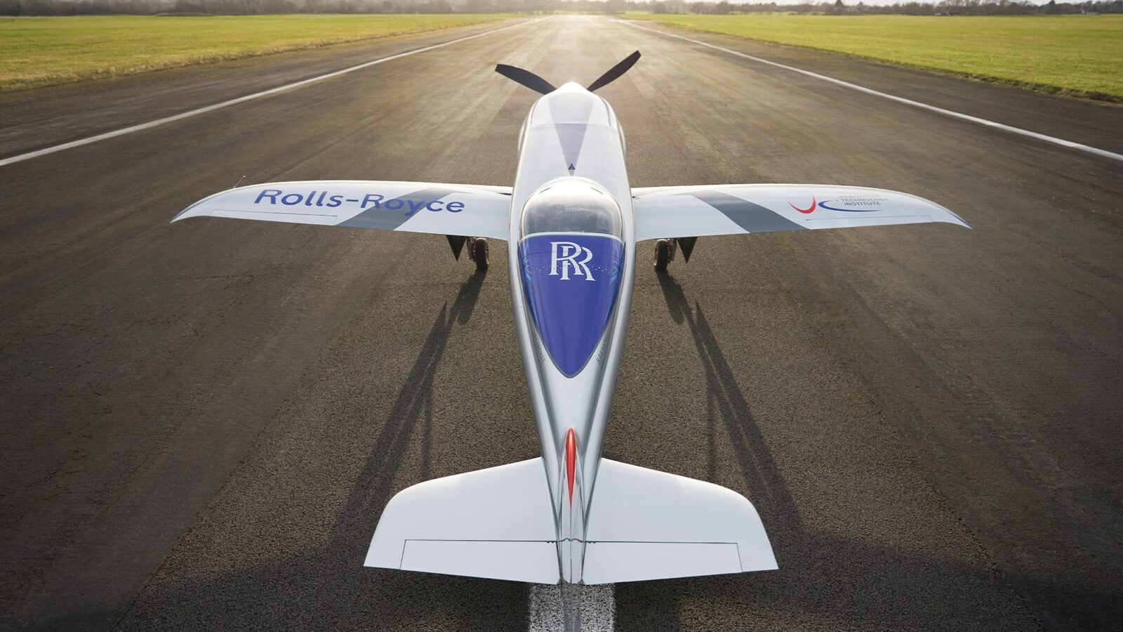 Rolls Royce’s electric plane ups the pace towards the record books ...