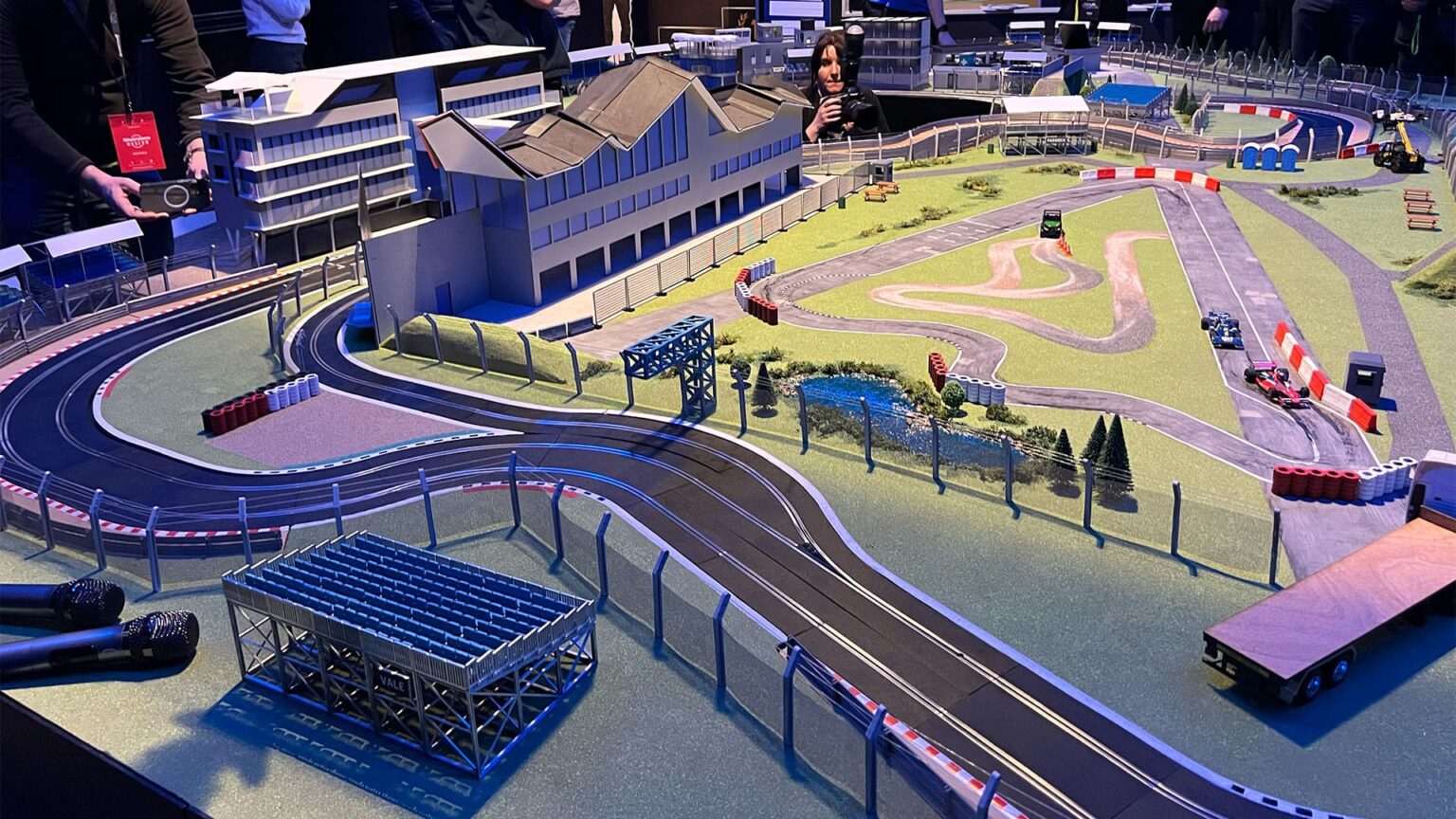 Ultimate Scalextric set revealed: visitors can race on Silverstone ...